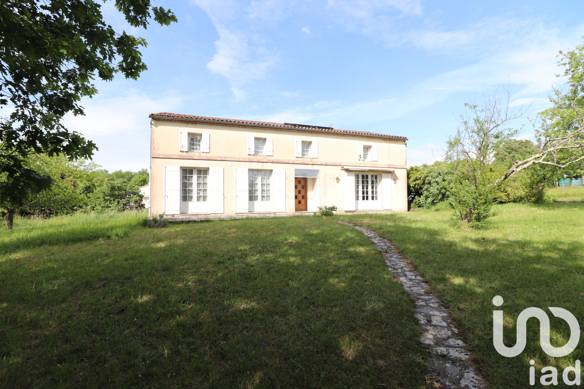 Vente maison à montguyon (17270) : maison 8 pièces 193 m² - 1762331 - iad