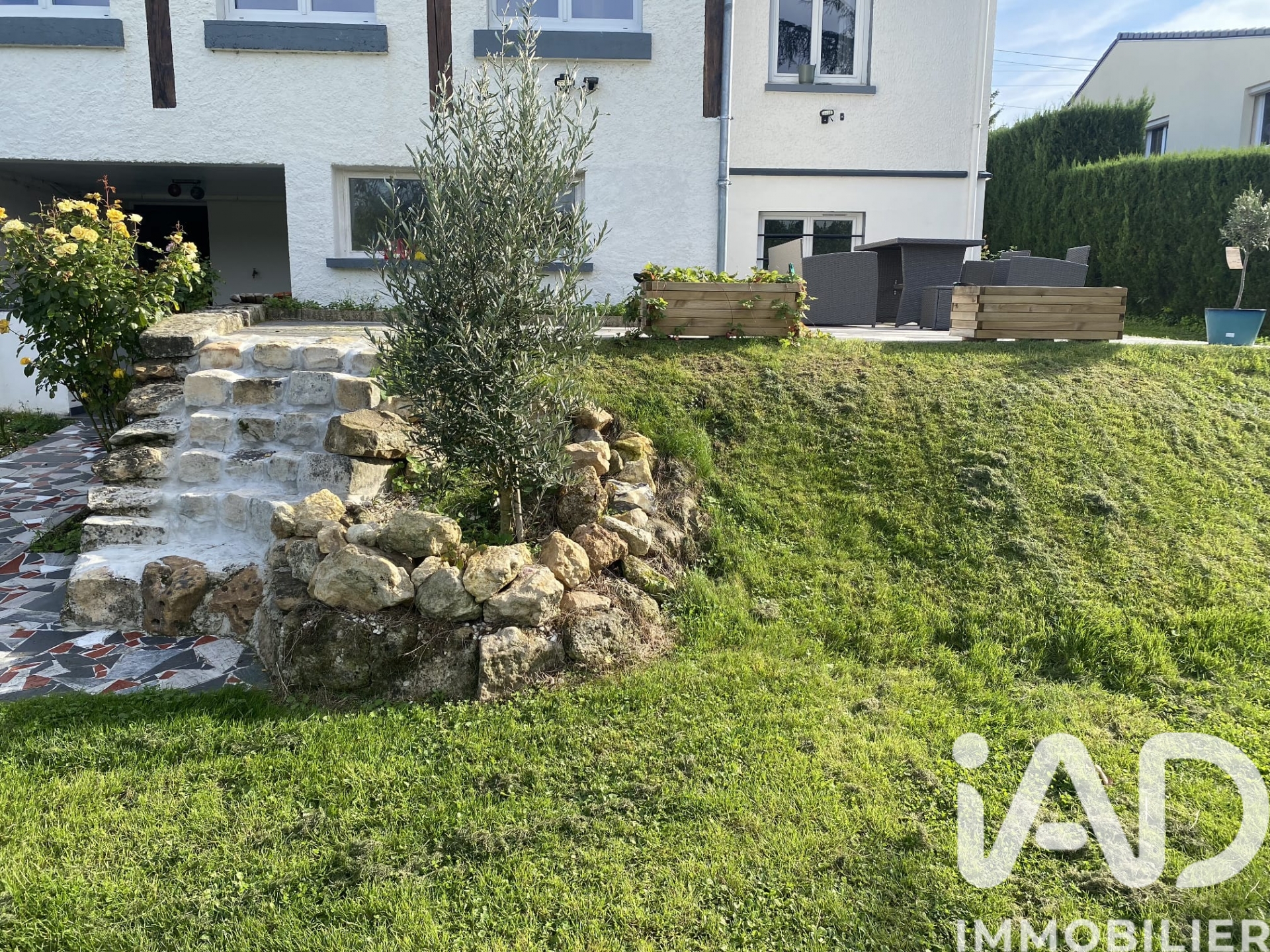 Sale house in Courtois-sur-Yonne (89100): 5 rooms townhouse 115 m² ...