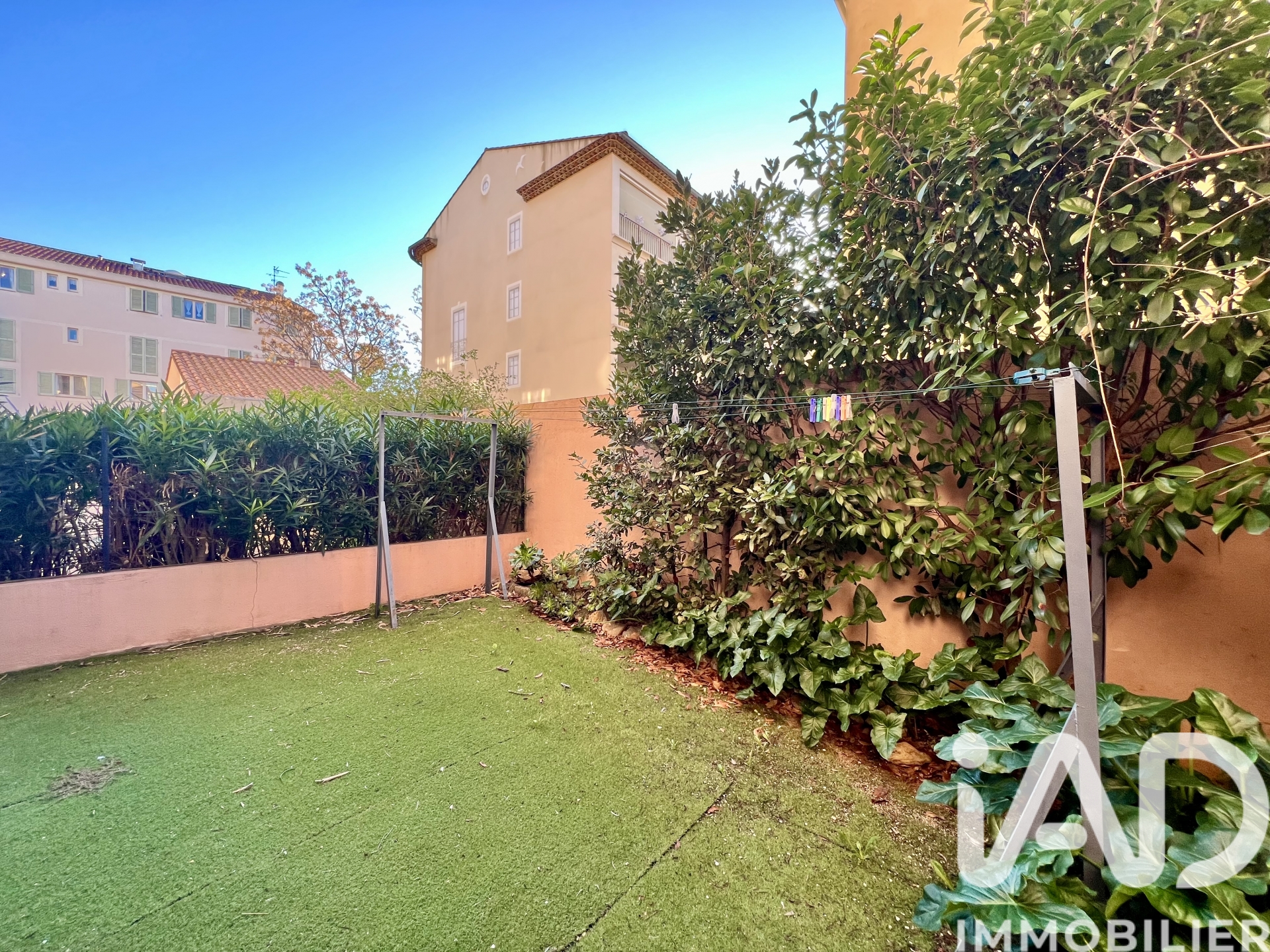 Sale apartment in Sanary-sur-Mer (83110): 2 rooms apartment 21 m² ...